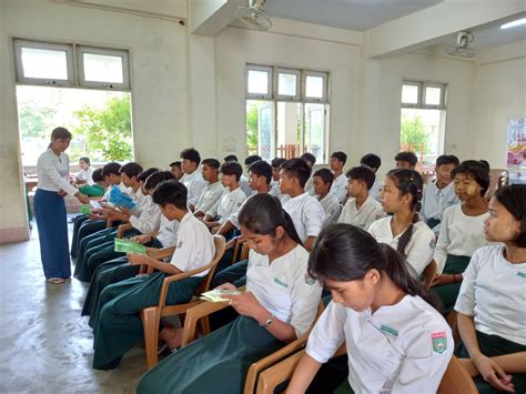 အလုံမြို့နယ်တွင် စာဖတ်ရှိန်မြှင့်တင်ရေး နယ်လှည့်စာကြည့်တိုက်၊ နံရံကပ