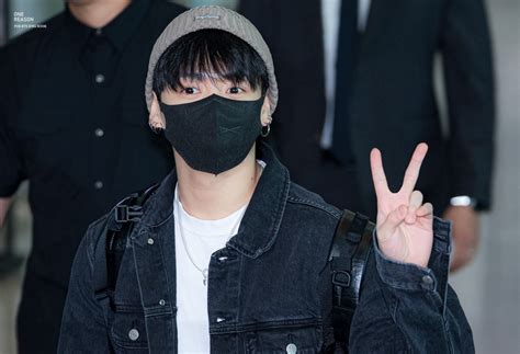 더쿠 230912 출국 고화질 원리즌