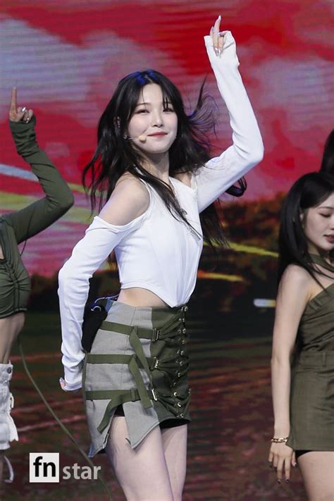 [포토] 프로미스나인 백지현 찰랑이는 머리결 Fn스타