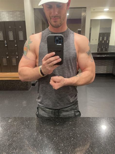 Come Rub Them Rbicepsporn