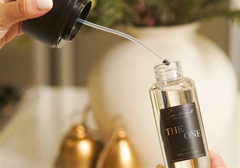 Scent Diffuser Air 2 Includes Luxury Hotel Fragrances Discovery Set Scentiment