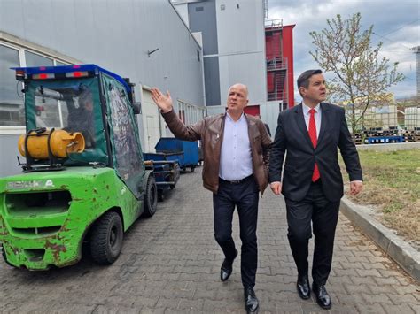 Служебният министър на икономиката Никола Стоянов посети Казанлък по покана на кмета Галина