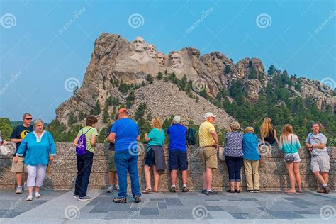 Mount Rushmore National Memorial Tourists At The Grand View Terrace