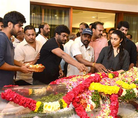 Pix Venkatesh Nagarjuna Chiranjeevi Say Goodbye To D Ramanaidu