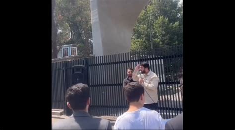 حمله به مواضع جلیلی در میتینگ حامیان قالیباف روبروی دانشگاه تهران فیلم