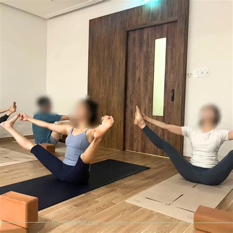 더핫요가스튜디오 요가수업 Urdhva위로 Upavistha박쥐 Kona각도 다리를 들어서 벌려