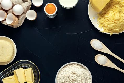 밀가루 몇 종류의 치즈 우유 계란 설탕 소금 강판 파이 피자 베이킹 을 준비하기위한 준비 아자룰리 카차푸리를 요리하는 과정 강판에 대한 스톡 사진 및 기타 이미지 Istock