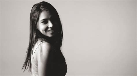 200 Hd Girls Wallpapers
