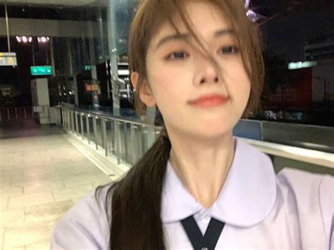 จวีจิ้งอี นางเอกจีน เที่ยวไทย โชว์คอสเพลย์ชุดนักเรียน น่ารักใจละลาย