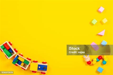 나무 아이 장난감 아기 장난감 배경 기차 화려한 블록 보육에 대한 스톡 사진 및 기타 이미지 보육 완구류 0명 Istock