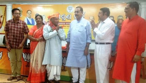 ବିଜେଡି ଛାଡି ବିଜେପିରେ ମିଶିଲେ ପୂର୍ବତନ ସାଂସଦ ଧନେଶ୍ୱର ମାଝୀ Odisha Sambad