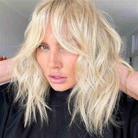 15 Best Shaggy Wolf Cuts With Bangs Hairaide