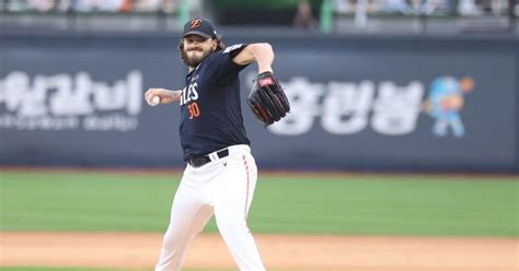 한화 폰세 Kt전 6이닝 무실점…개막 후 12연승 보인다