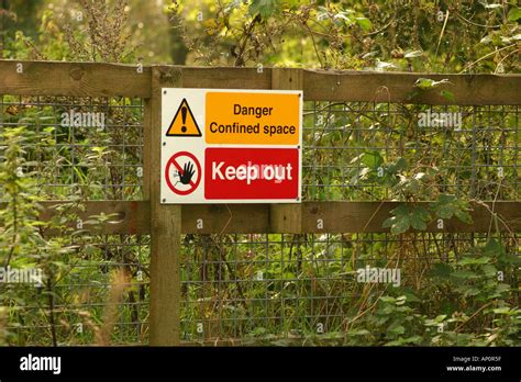 Confined Space Hi Res Stock Photography And Images Alamy