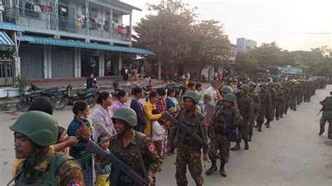 Nug သိမ်းထားသည့် ကောလင်းမြို့ကို အင်အားထောင်ဂဏန်းဖြင့် စစ်ကောင်စီတိုက်ခိုက် Myanmar Now