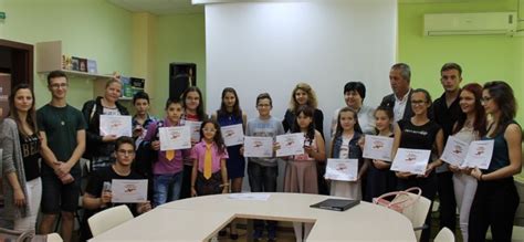 На церемония в РУО Сливен областният управител Чавдар Божурски връчи златни сърца на деца