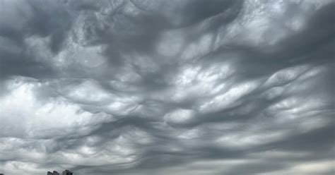 하늘에 무슨 일이수도권 뒤덮은 파도 구름 정체는