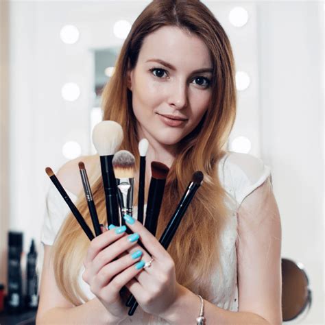 Maximize Your Time At Home By Getting Your Makeup Artist Certification