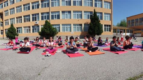 СУ Вела Благоева отбеляза празника си със спортен полуден организиран от Tarnovoruns