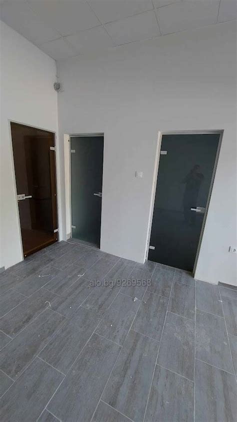 Стъклени врати и прегради за баня Врати дограма щори тенти Пловдив Производител