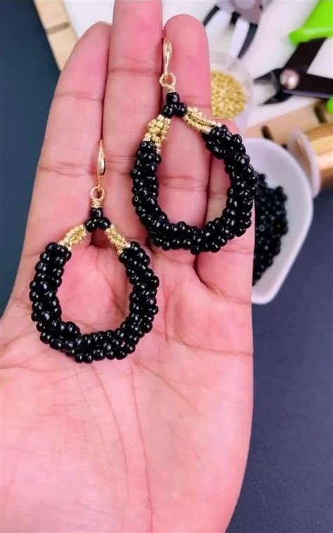 Серьги из чёрного бисера 💎 In 2025 Beaded Jewelry Diy Seed Bead Earrings Diy Jewelry Set