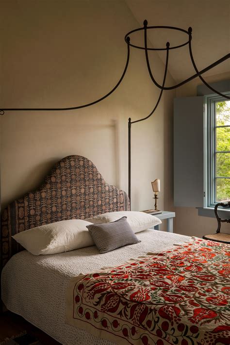 Tour The Pastoral Marthas Vineyard Abode Of Designer Ariel Ashe