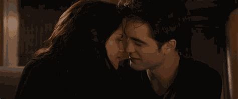 Kiss Bella Swan Gif Kiss Bella Swan Kristen Stewart Discover