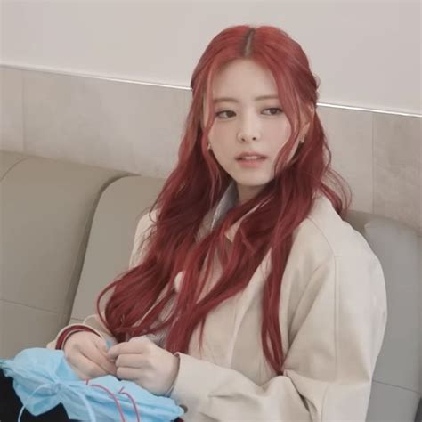 ୨୧ in 2024 Itzy Women Icon