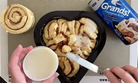 Pillsbury Cinnamon Rolls Microwave Baking With Nessa