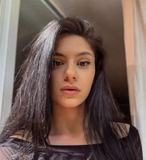 ანა მალაზონიას დამ თავის შეყვარებულთან სიყვარულით დაკავების ვიდეო გამოაქვეყნა