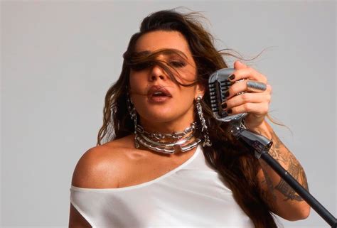 Lauana Prado Sertaneja Das Supercoxas Usa Look Branco Sexy Sem Suti