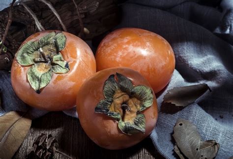 刚摘下的柿子又硬又涩，有什么方法可以让硬柿子变软呢？ 知乎