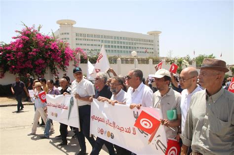 أحزاب حملة اسقاط الاستفتاء تعديل مشروع الدستور بعد انطلاق الحملة يمثل