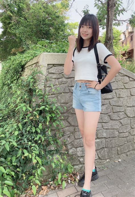 動画あり身長170 9cmの小6女子股を開いて玉を握って真ん中の穴に棒を突っ込む ひみつのどうくつ