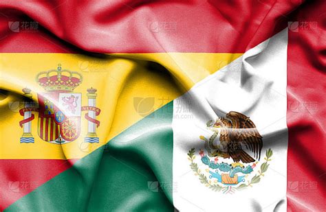 挥舞着墨西哥和西班牙的旗帜