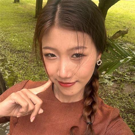 추억 상자 𝙈𝙚𝙢𝙤𝙧𝙮 𝘽𝙤𝙭 태양이 아니지만 너에게 빛이 주고싶다 နေမင်းကြီးမဟုတ်ပေမယ့် မင်းအတွက် အလင်းရောင်ပေးချင်ခဲ့တယ