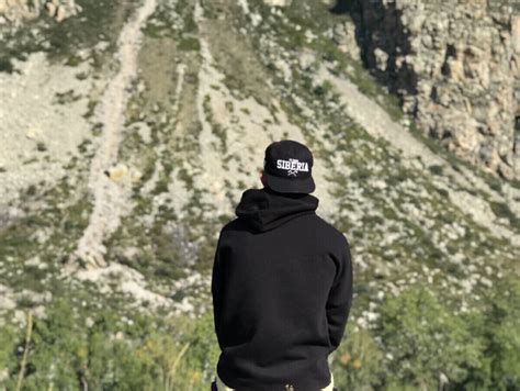 Мужчина со спины в горах 56 фото