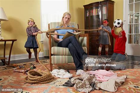 Mom Tied Up Fotografias E Filmes Do Acervo Getty Images