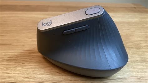 Logitech Mx Vertical Ergonomic Mouse Review Pcmag Australia