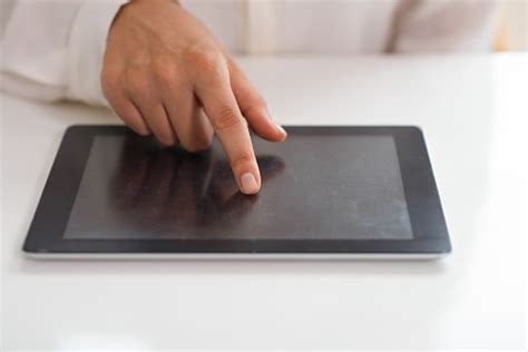 모바일 컴퓨터를 사용 하 여 여자의 근접 촬영 개념에 대한 스톡 사진 및 기타 이미지 개념 경영자 데스크탑 컴퓨터 Istock