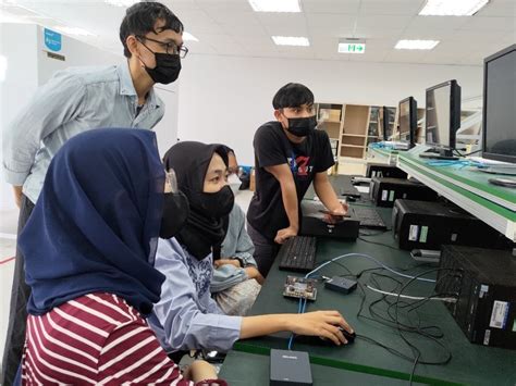 5G行動通訊時代來臨因應產業快速發展龍華科技大學攜手稜研科技開辦高速傳輸電路之設計及量測培訓課程透過相關專業訓練培育5G技術所需