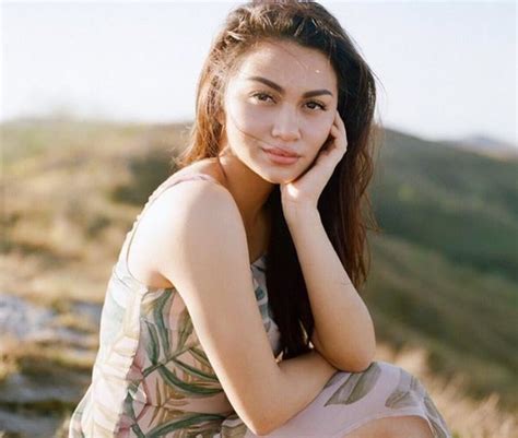 10 Pose Seksi Ariel Tatum Saat Bikin Kue Dan Ngopi