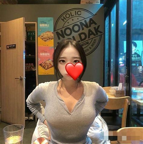 ㅎㅎ에 있는 응님의 핀 아름다운 소녀들 교복 스타일 몸매좋은 여자