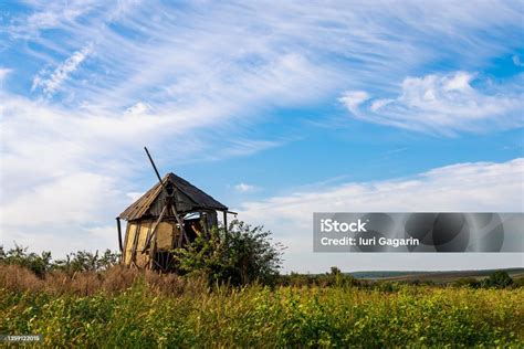오래된 복고풍 빈티지 버려진 풍차 고대 밀가루 공장 텍스트에 대한 복사 공간이 있는 배경 톤 몰도바에 대한 스톡 사진 및 기타 이미지 Istock