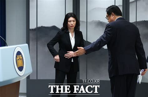 윤 대통령 초대 저출생수석에 워킹맘 유혜미 교수 임명 정치 기사 더팩트
