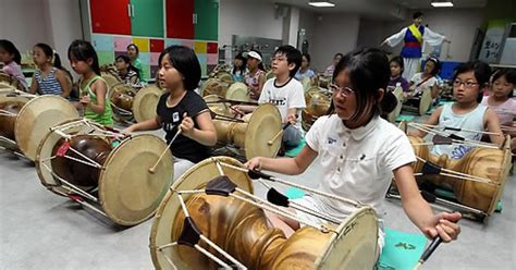 전통악기 배우는 어린이들