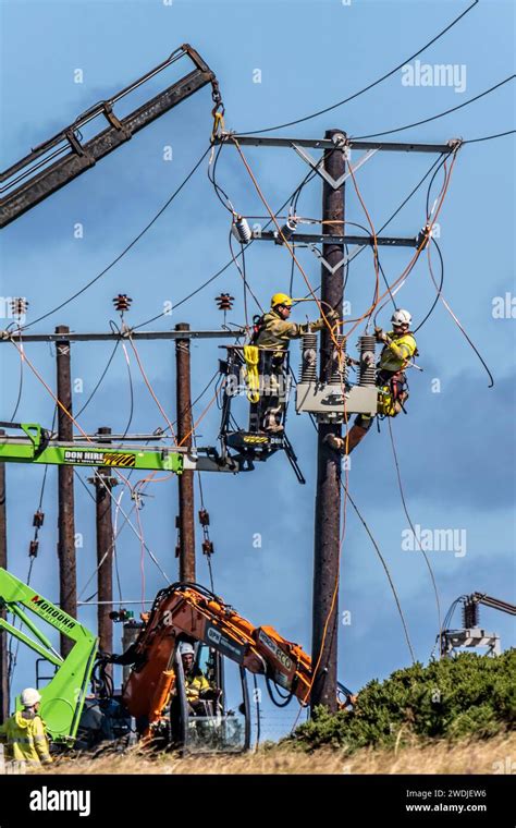 Overhead Electric Line Equipment Hi Res Stock Photography And Images Alamy