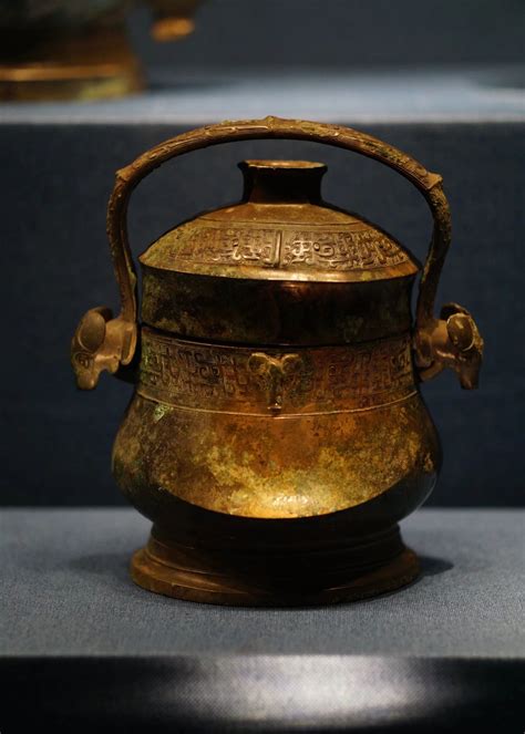 山西青铜博物馆展出的古代青铜器博物馆西周兽面新浪新闻