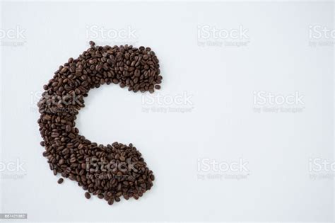 알파벳 C를 형성 하는 커피 콩 20 24세에 대한 스톡 사진 및 기타 이미지 20 24세 20 29세 30 39세 Istock