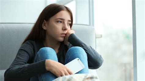 People Who Don T Reply To Texts Even When They Re On Their Phone 24 7 Usually Have These 11